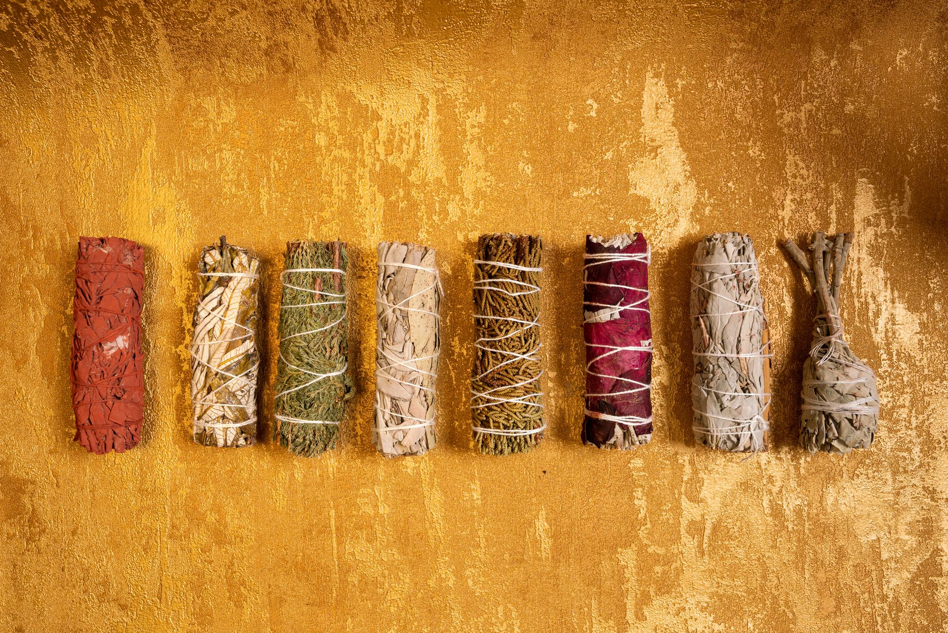 Sacred Smudge Rituals | Aromen B2C